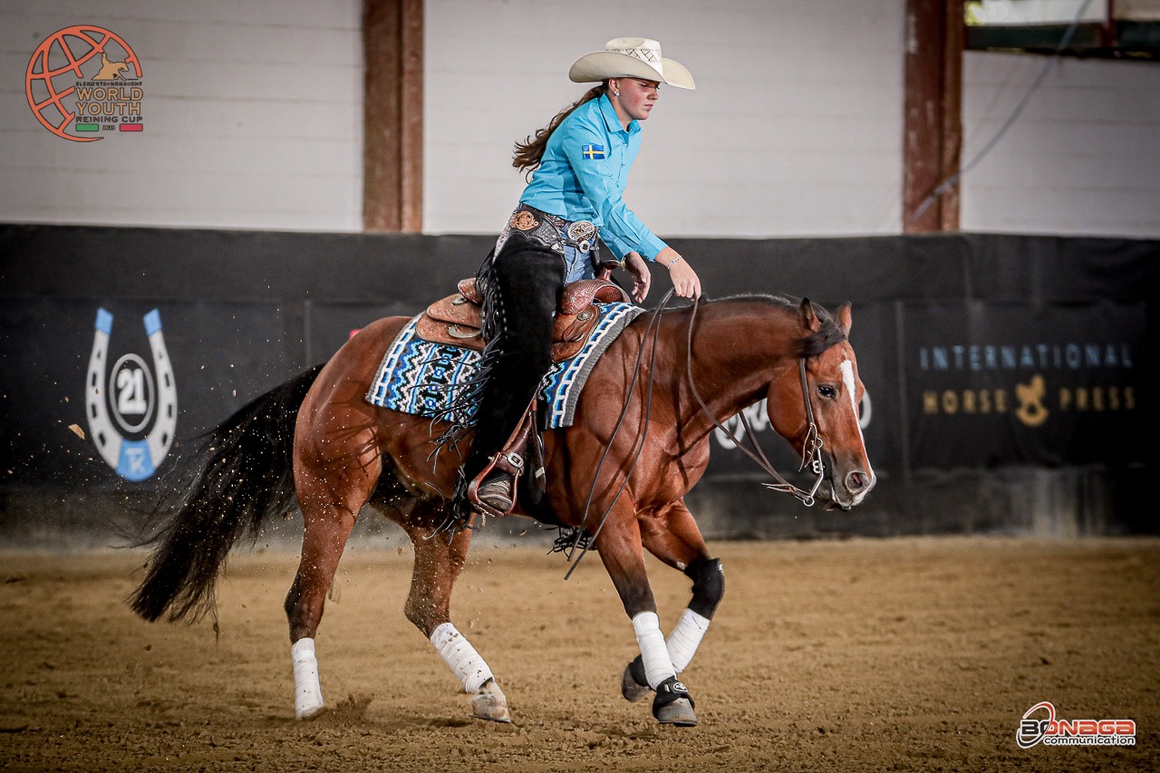 Läs intervjun med Hannah Hultman efter World Youth Reining Cup! - NRHA ...